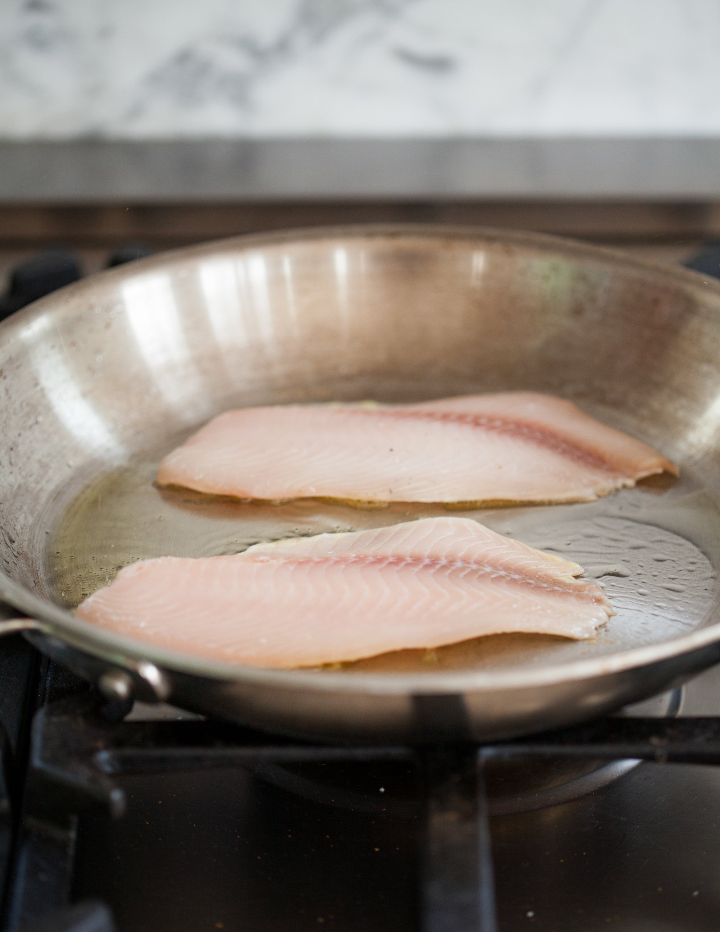 How long should fish be cooked in a pan?