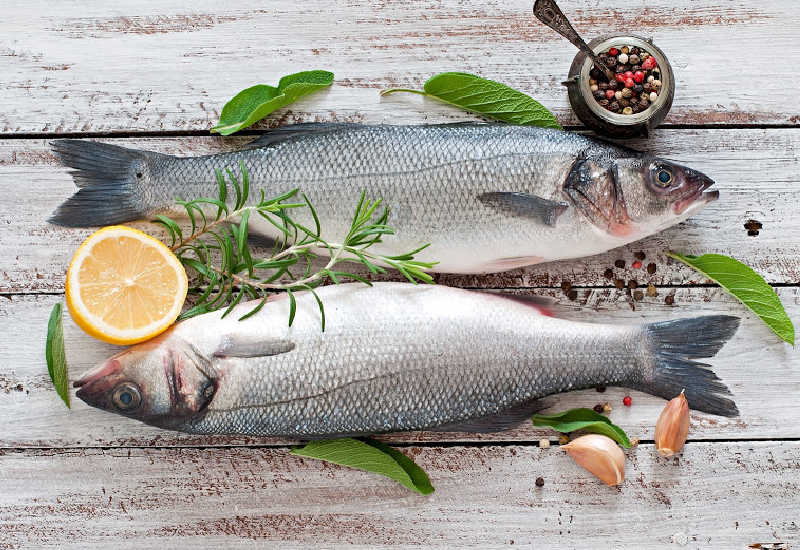 How long should fish sit out before cooking?