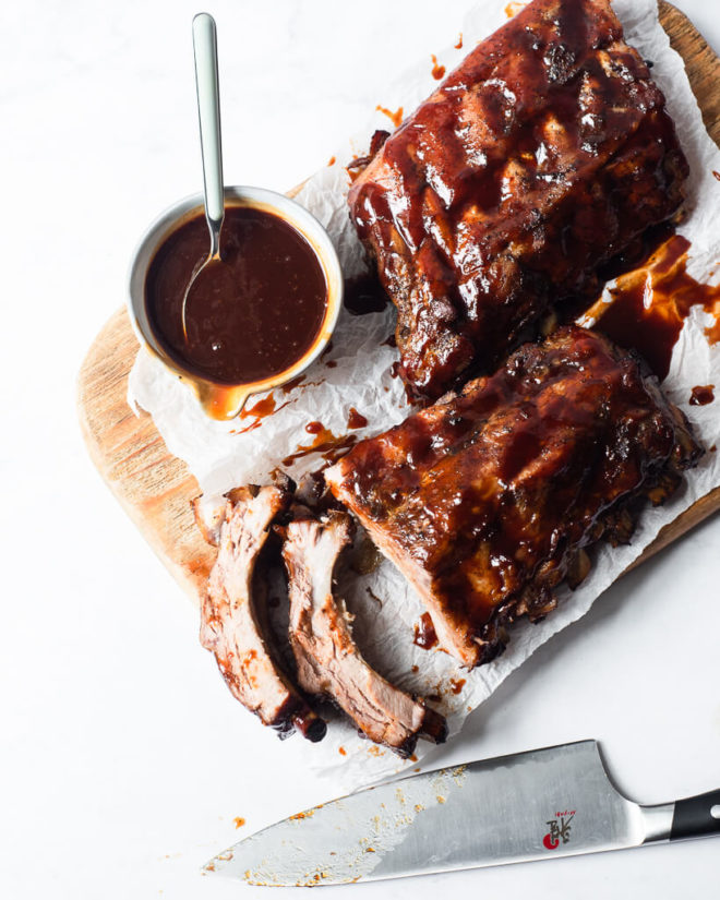 How long should sauce sit on ribs?