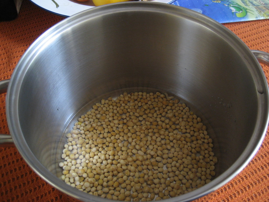 How long should soybeans be soaked for tofu?