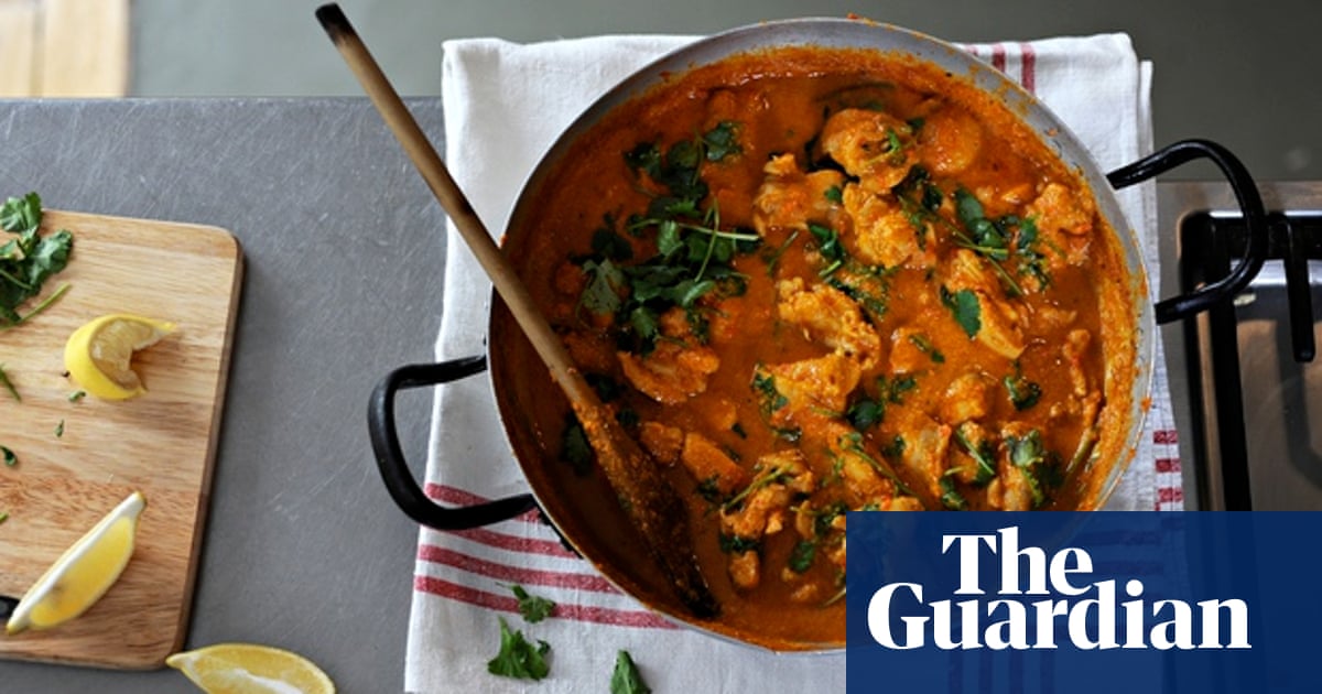 How long should you cook curry paste?