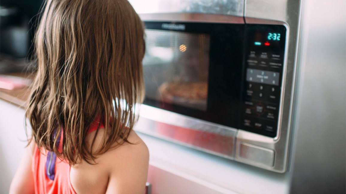 How long should you wait to eat food after microwaving?