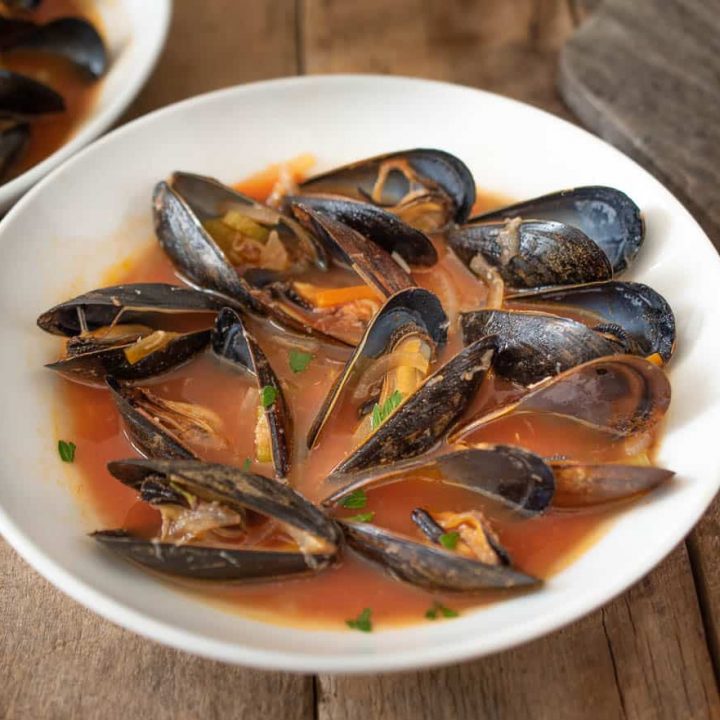 How long to cook fish and mussels in soup?