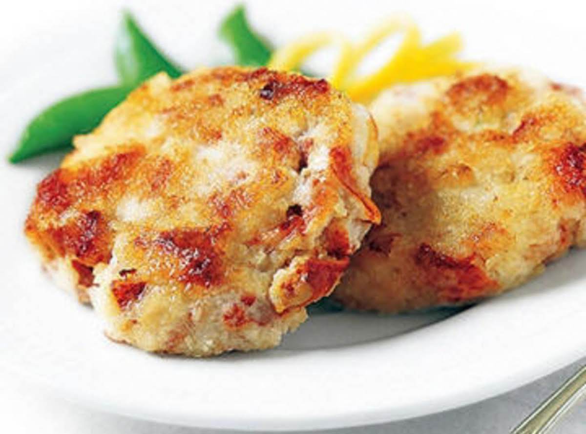 How long to fry lobster cakes?