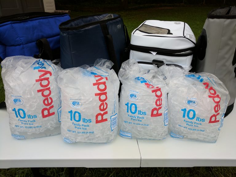 How long will a 10 pound bag of ice last in a cooler?