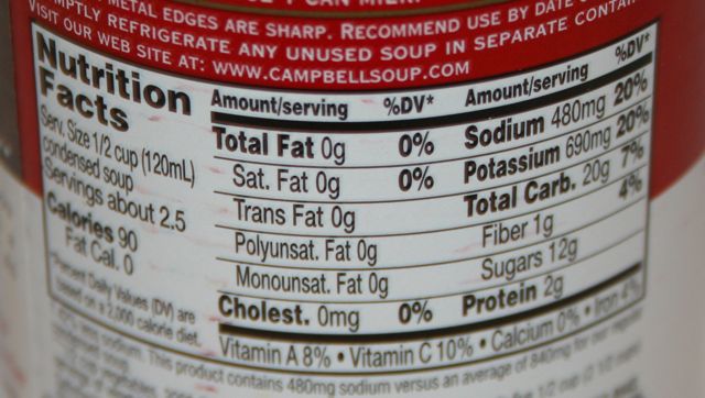 How many calories are in 1 cup of Campbell's tomato soup?