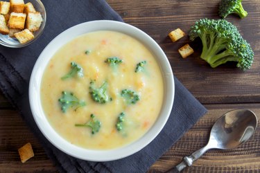 How many calories are in 2 cups of broccoli cheese soup?