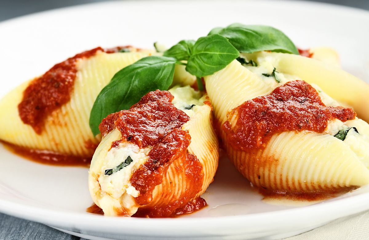 How many calories are in 4 stuffed shells?