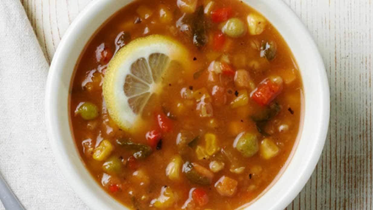 How many calories are in a 10 cup of Panera vegetable soup?