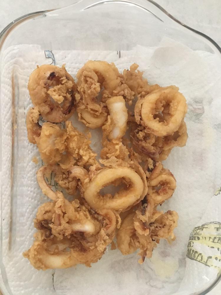 How many calories are in a battered calamari ring?