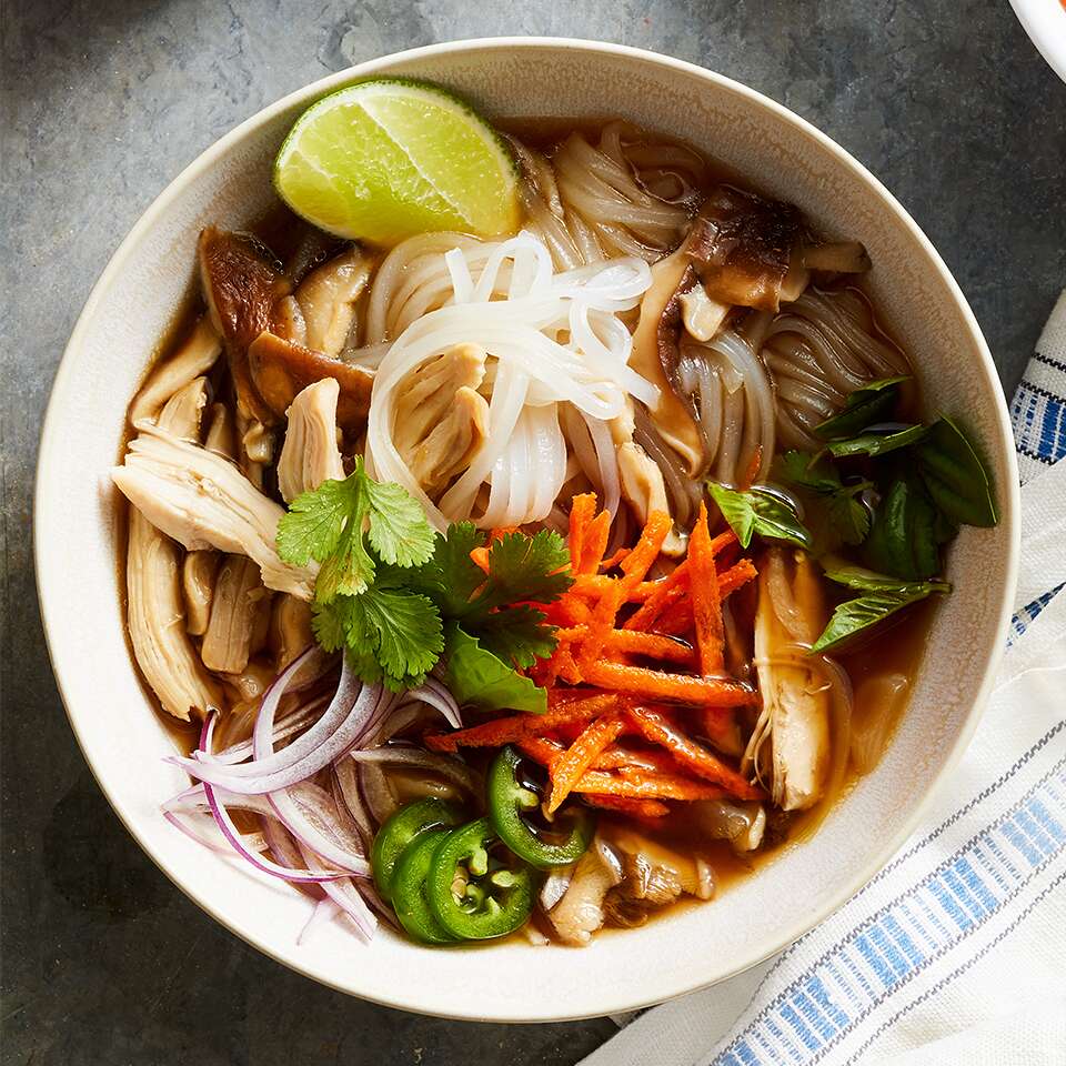 How many calories are in a bowl of chicken pho?