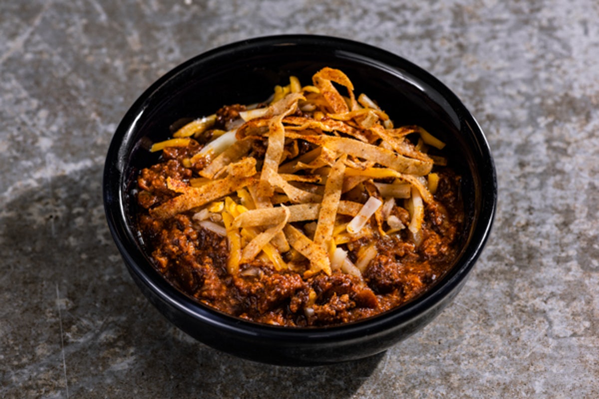 How many calories are in a bowl of Chili's chili?