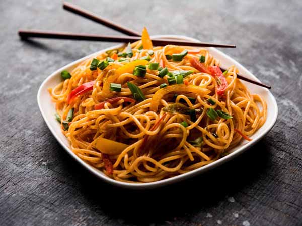 How many calories are in a bowl of chow mein?