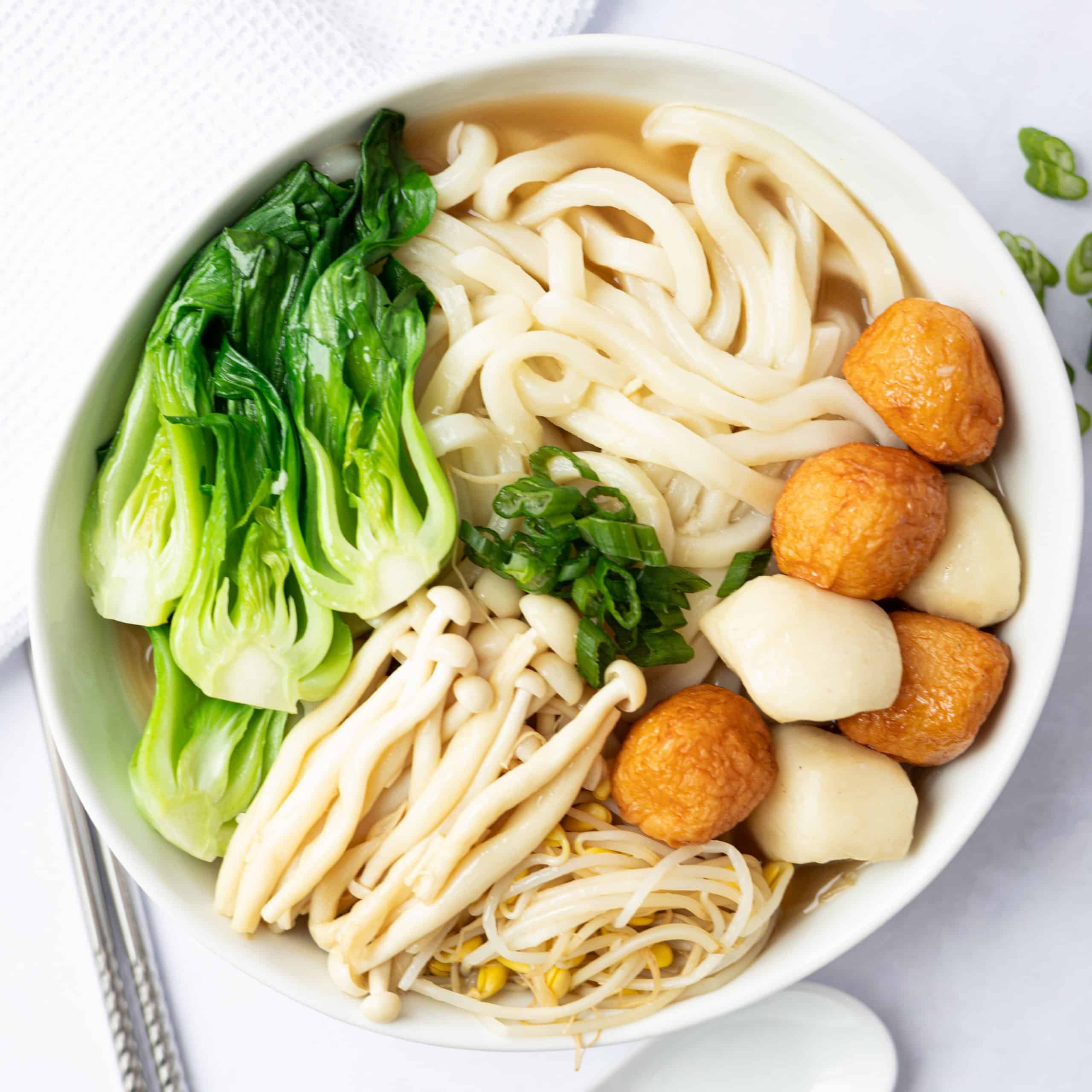 How many calories are in a bowl of fish noodle soup?