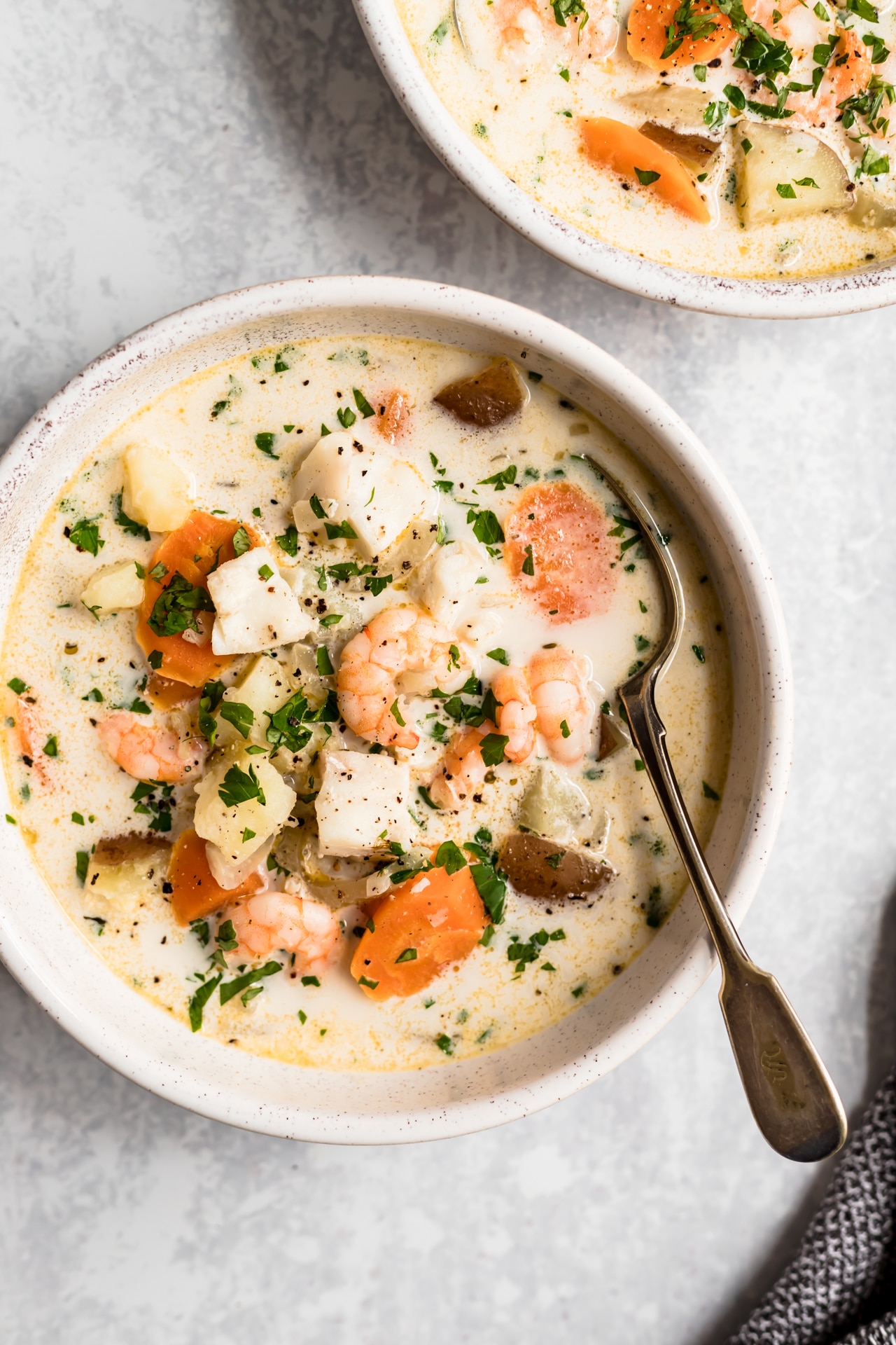 How many calories are in a bowl of seafood chowder?