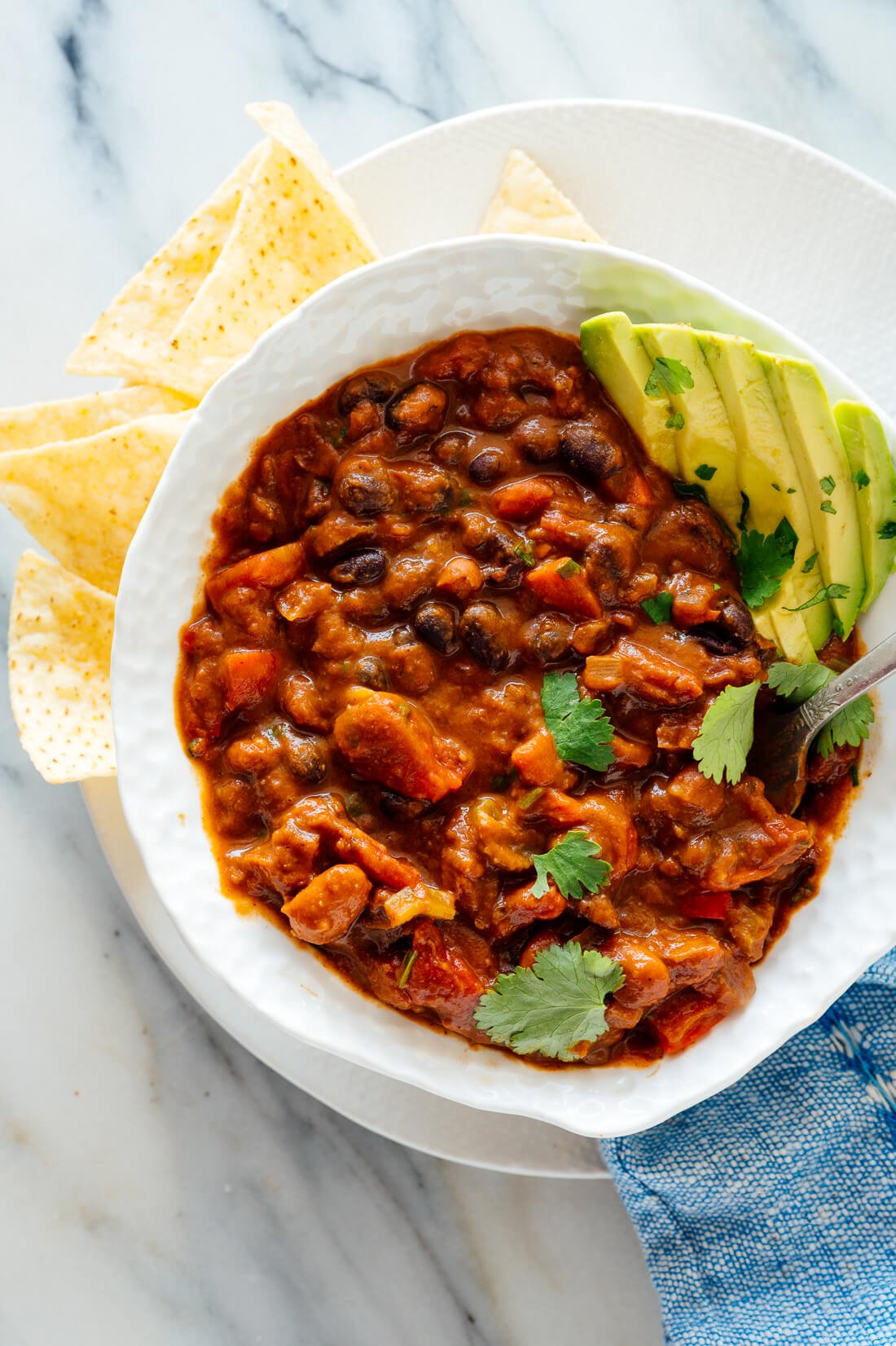 How many calories are in a bowl of vegetarian chili?