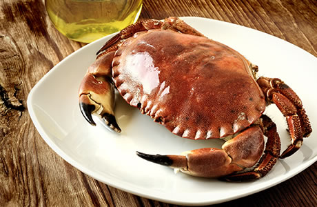 How many calories are in a cooked crab?