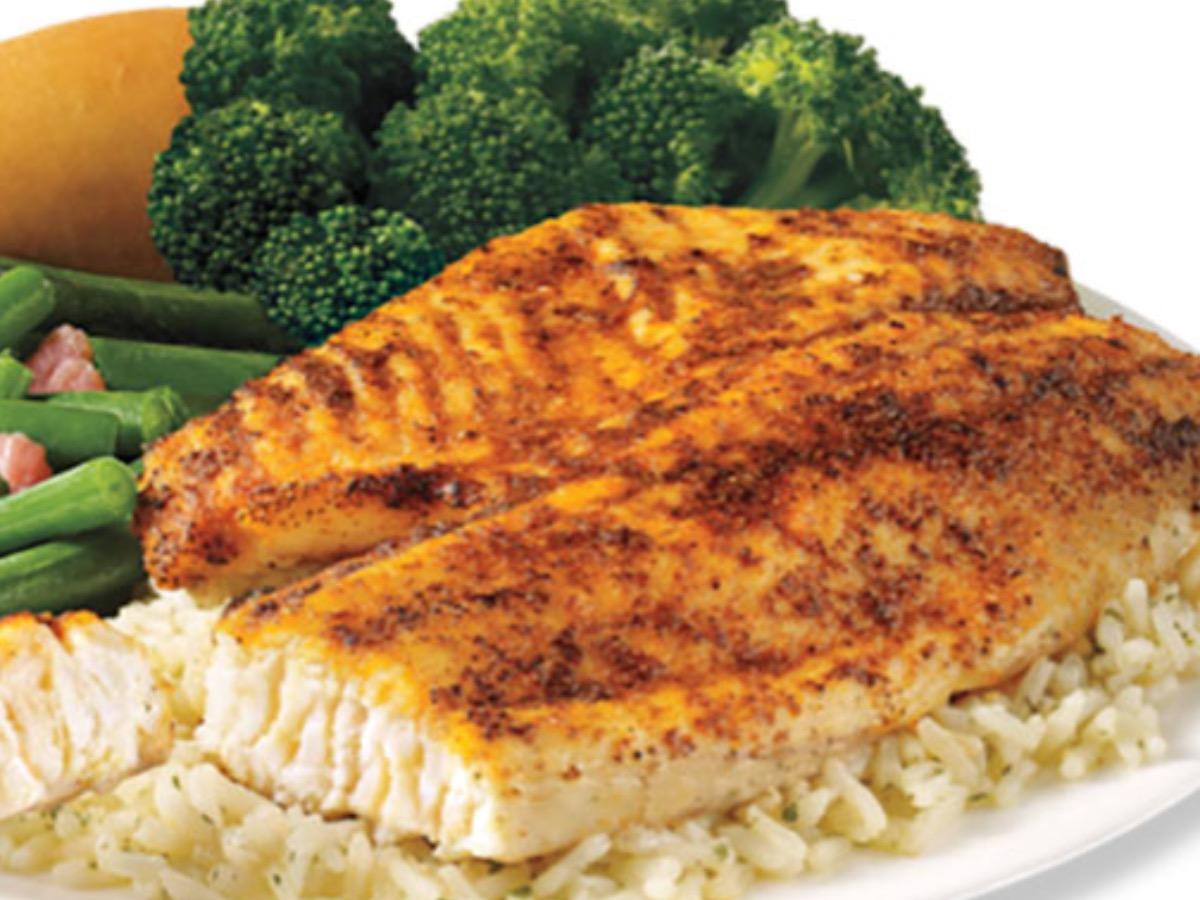 How many calories are in a grilled white fish fillet?