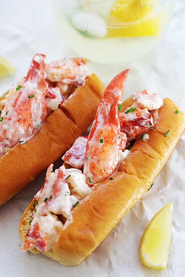 How many calories are in a homemade lobster roll?