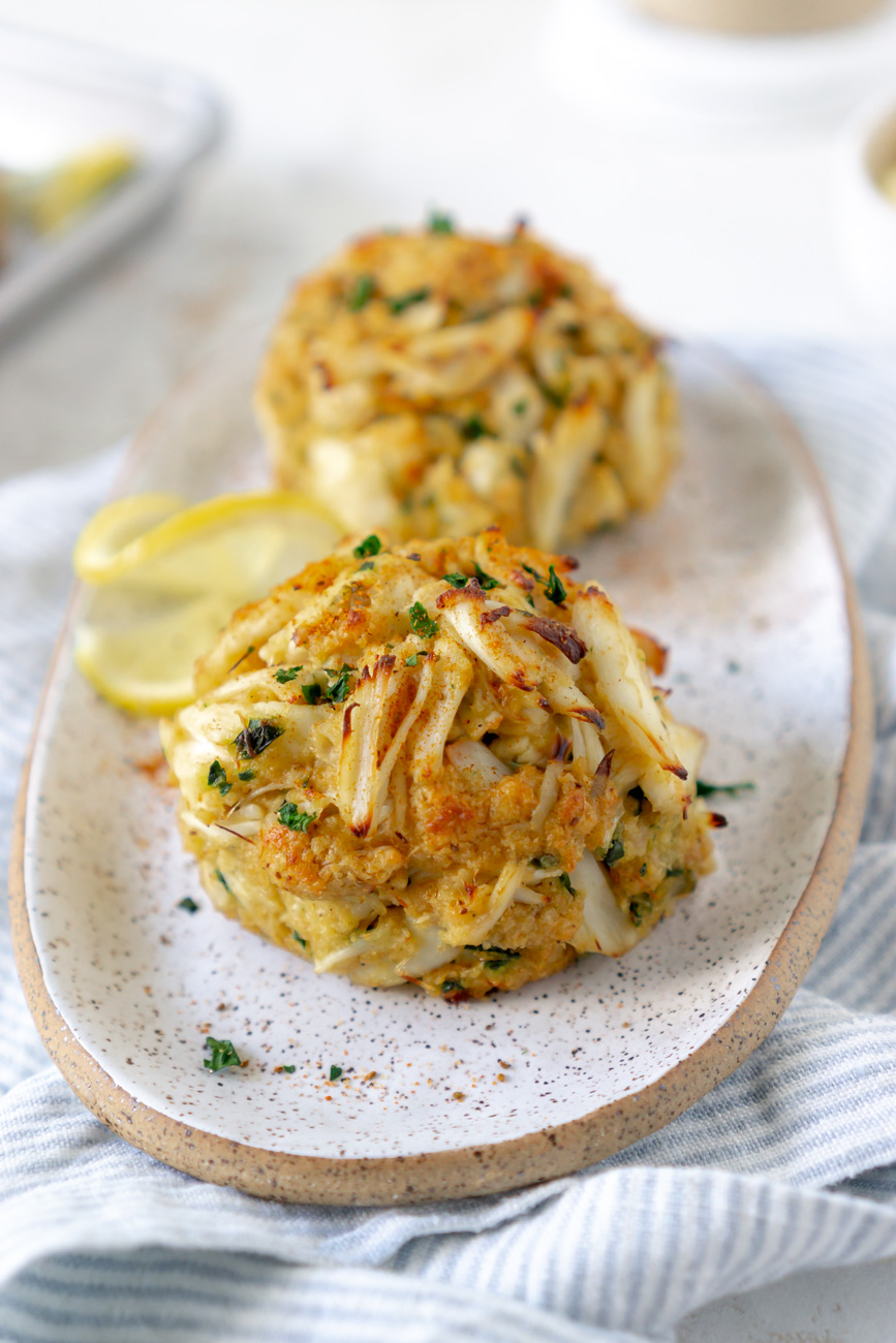 How many calories are in a jumbo lump crab cake?