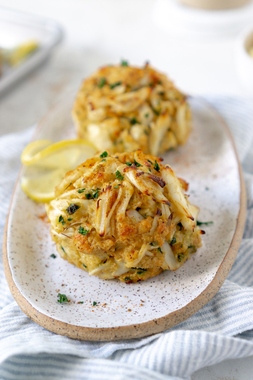 How many calories are in a Maryland lump crab cake?