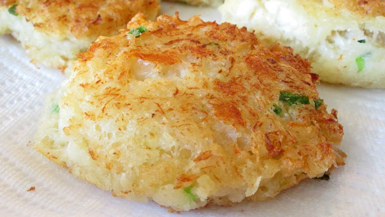 How many calories are in a Red Lobster crab cake?