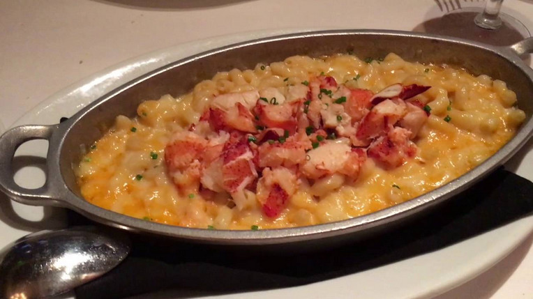 How many calories are in a Ruth's Chris lobster mac and cheese?