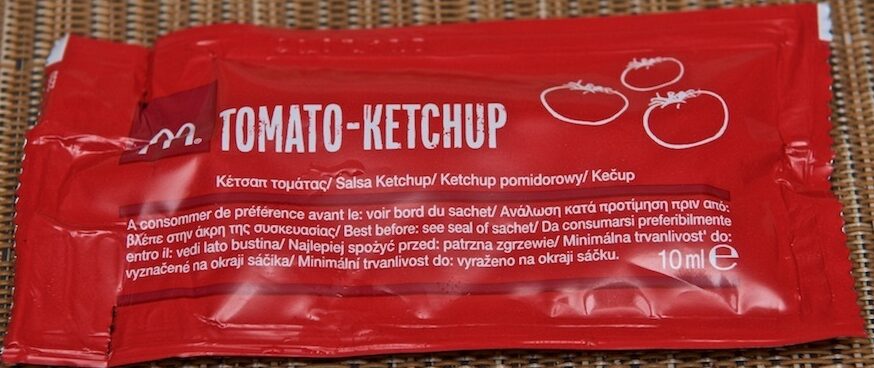 How many calories are in a sachet of tomato sauce?