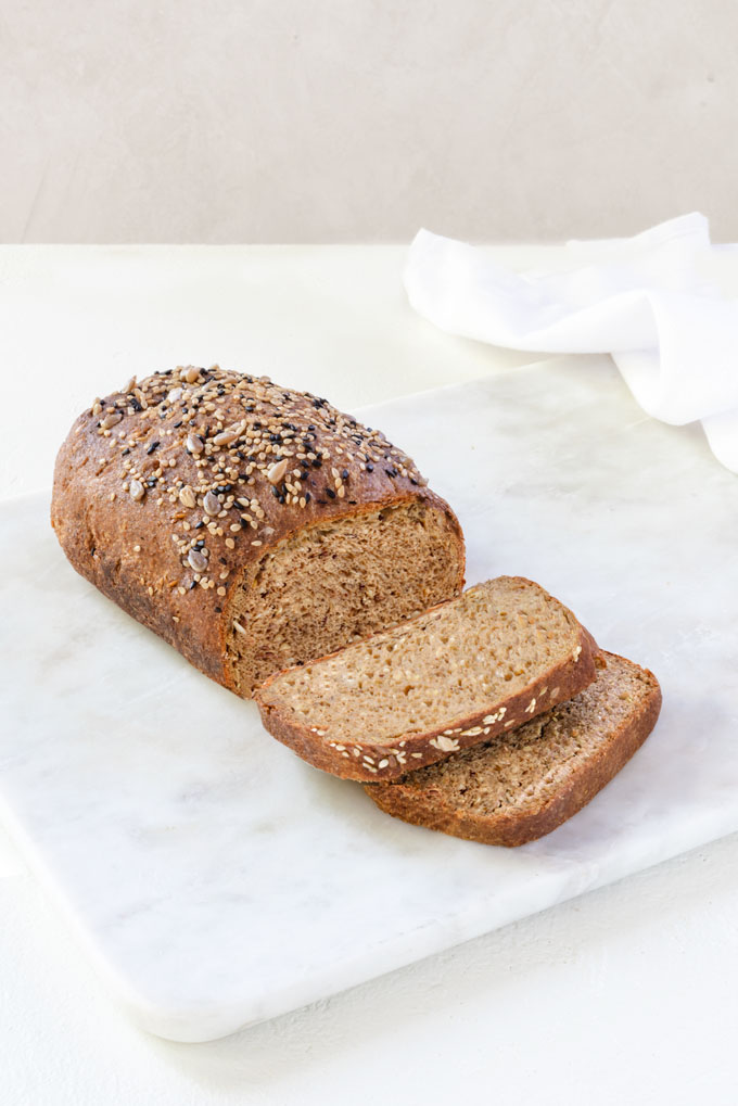 How many calories are in a slice of flax bread?