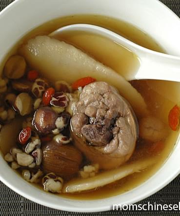 How many calories are in Chinese chicken soup?