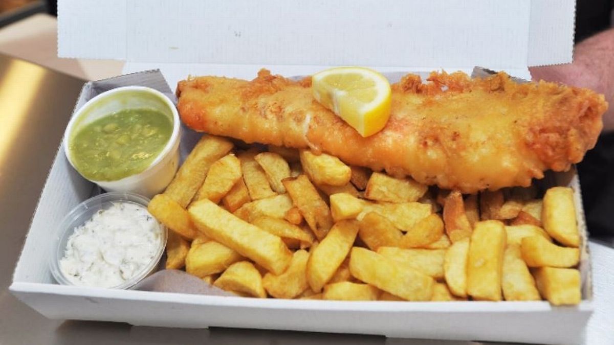 How many calories are in chippy fish and chips?