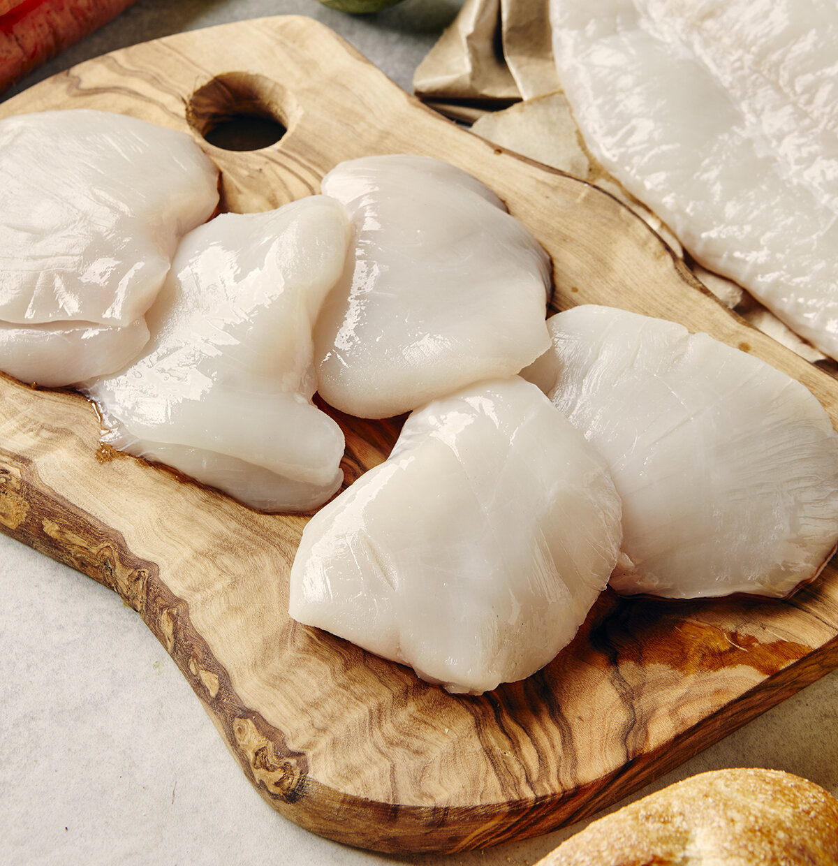 How many calories are in halibut cheeks?