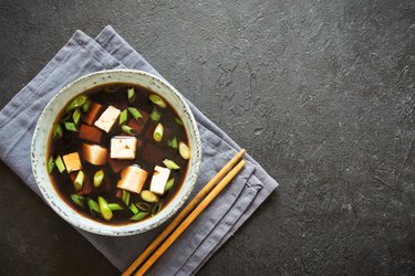 How many calories are in miso seaweed soup?