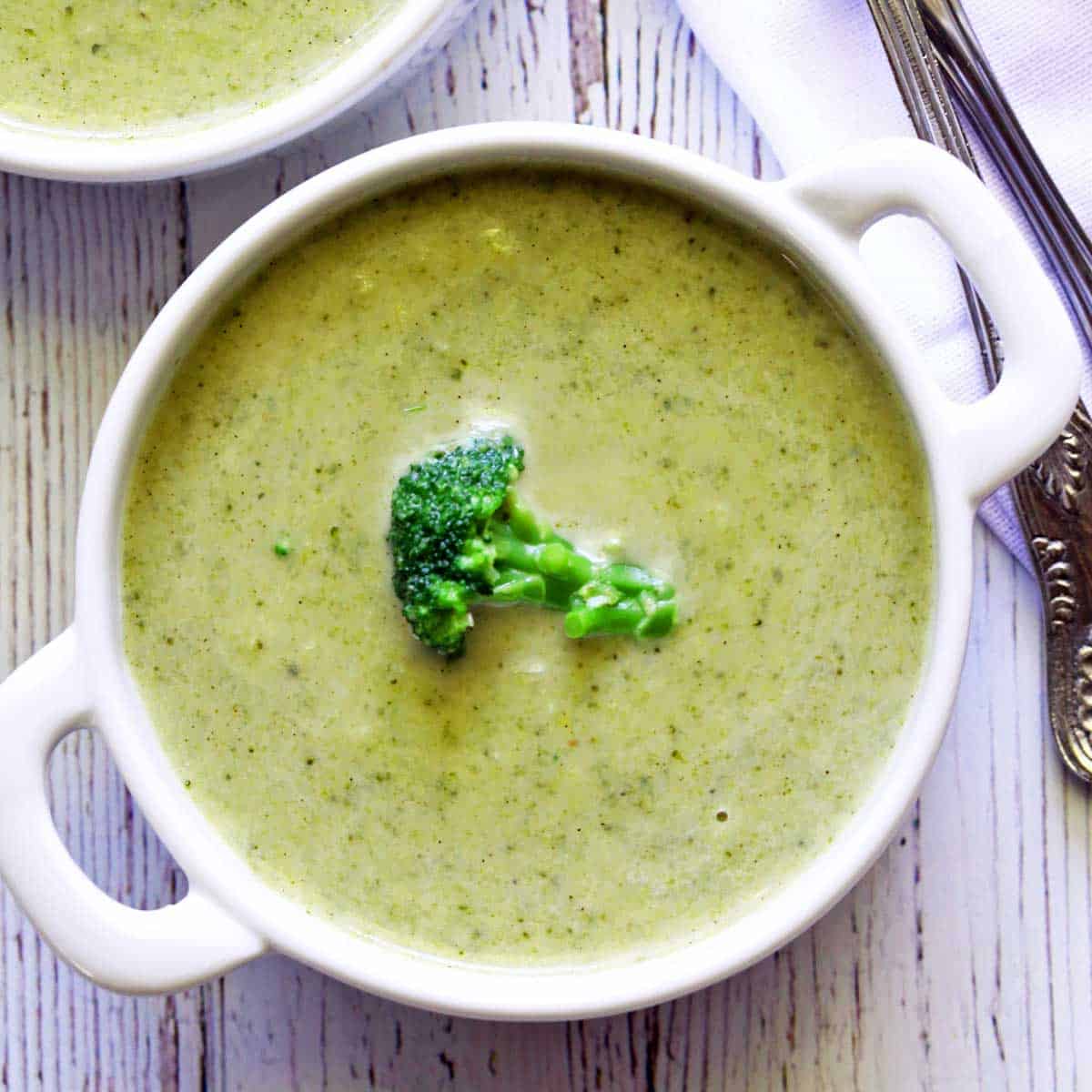 How many calories are in Rachel's cream of broccoli soup?