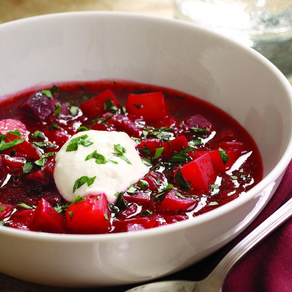 How many calories does a bowl of borscht have?