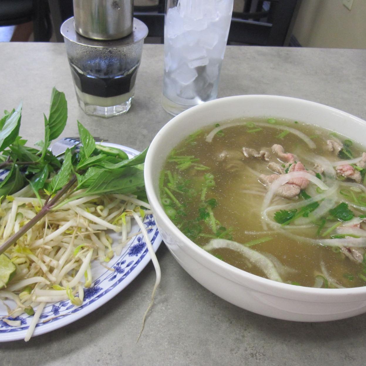 How many calories is in a bowl of pho?