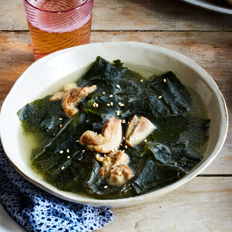 How many calories is in seaweed soup?
