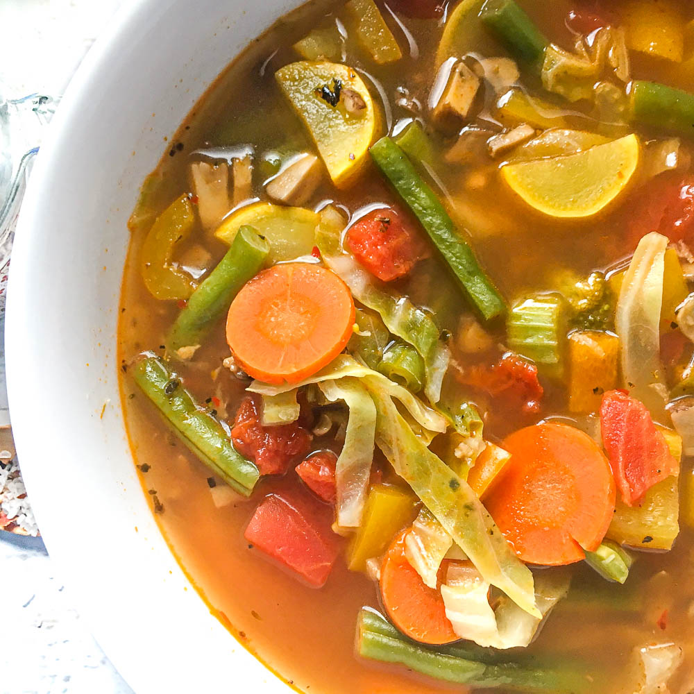 How many carbs are in a bowl of vegetable soup?
