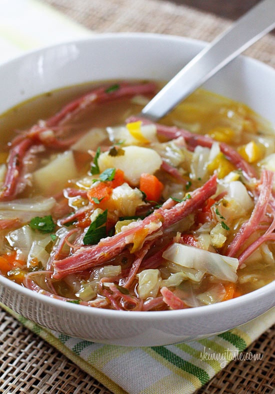 How many carbs are in corned beef and cabbage soup?