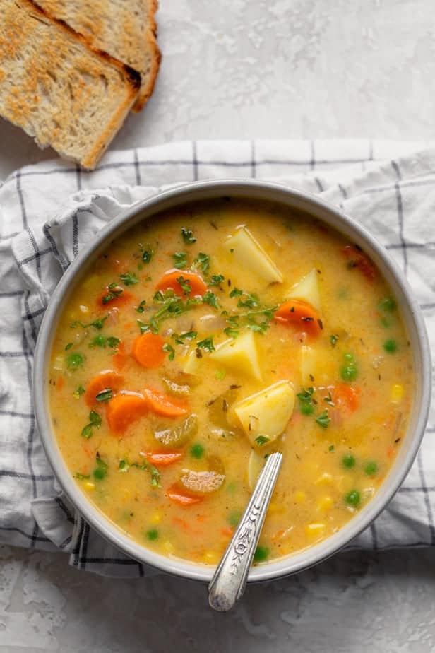 How many carbs are in creamy vegetable soup?