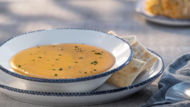 How many carbs are in Red lobster Lobster Bisque?