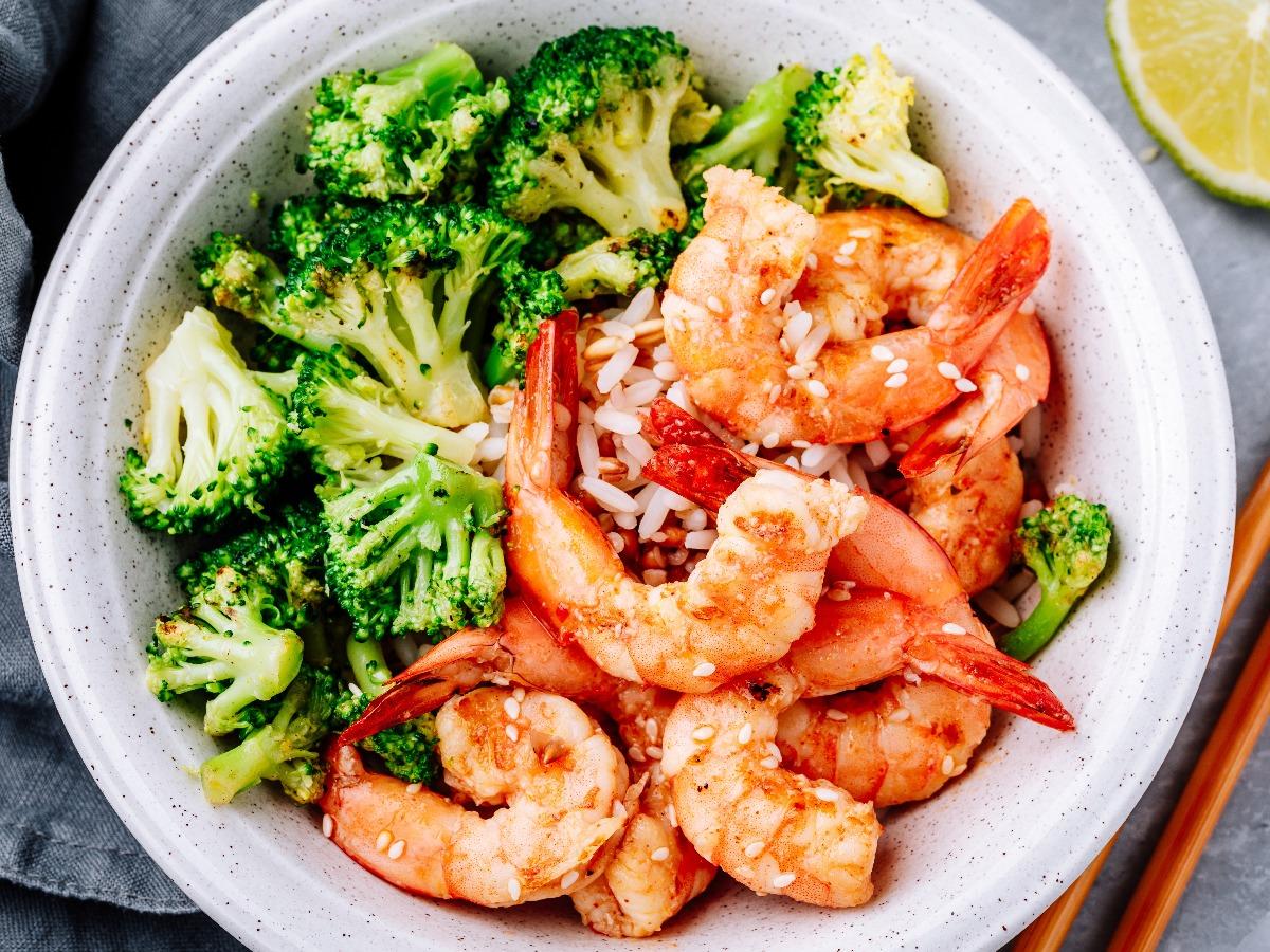 How many carbs are in shrimp and broccoli?