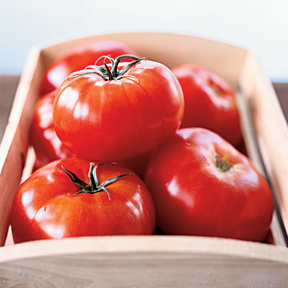 How many fresh tomatoes equal a can of crushed tomatoes?