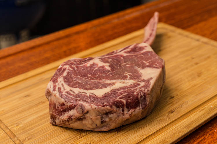 How many lbs is a tomahawk steak?