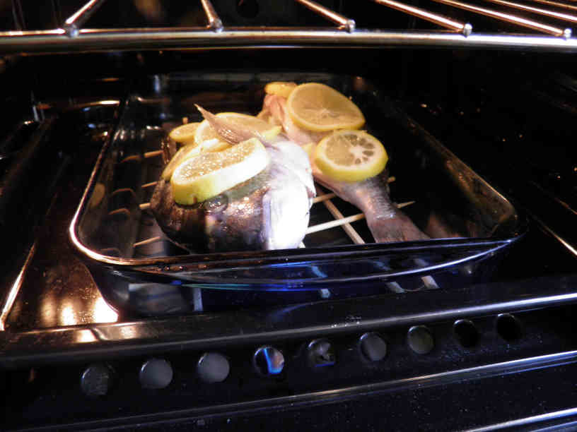 How many minutes does it take to grill fish in the oven?