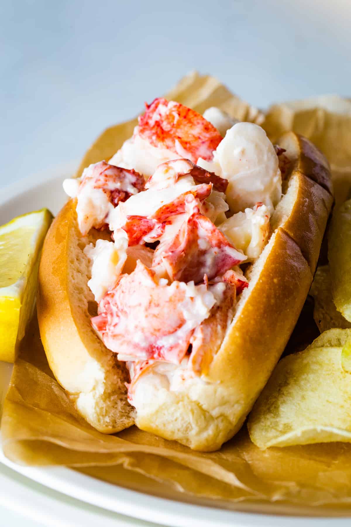 How many ounces are in a lobster lobster roll?