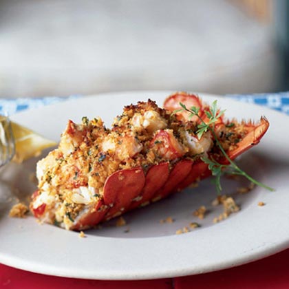 How many ounces of meat are in a 1 pound lobster?