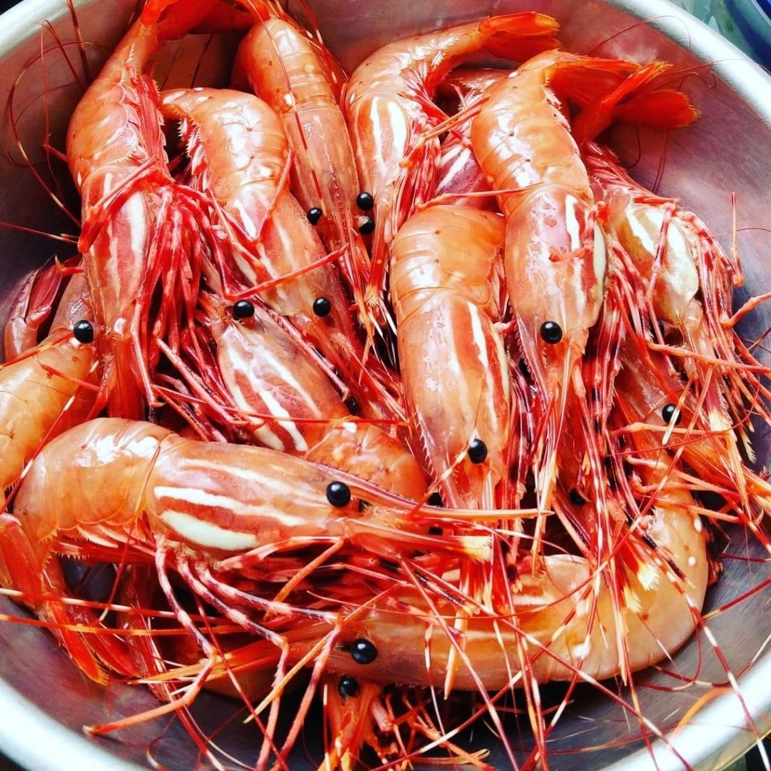 How many spot prawns in a serving?