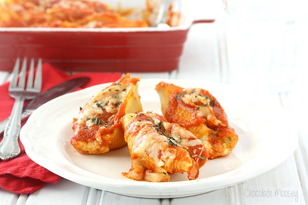 How many stuffed shells are in a serving?