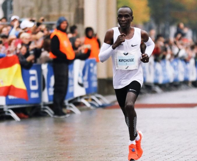 How much carbohydrate did Eliud Kipchoge take in during the marathon?